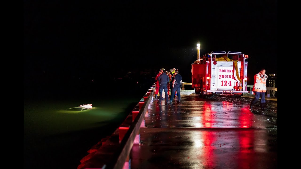 ** WATCH *** Divers search submerged vehicle for second occupant after ...