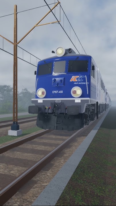 Przelot EP07-410+EP07-1047 ze składem InterCity przez stację Karwice - YouTube