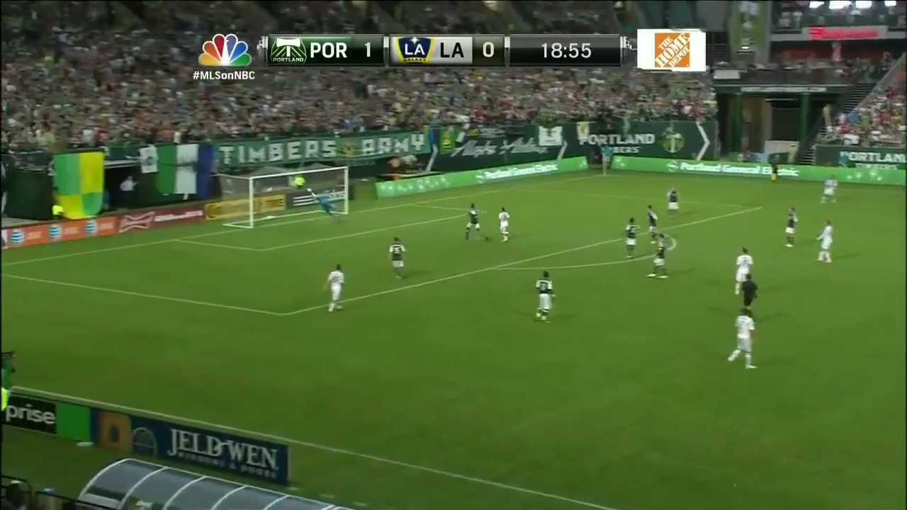 David Beckham Scores 35 yard Stunner for LA Galaxy - YouTube