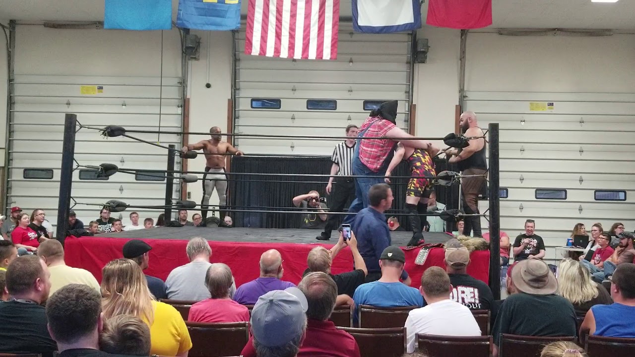BACKWOODS SLAUGHTERHOUSE vs FLEX PHENOM & CHRIS GATTON - YouTube