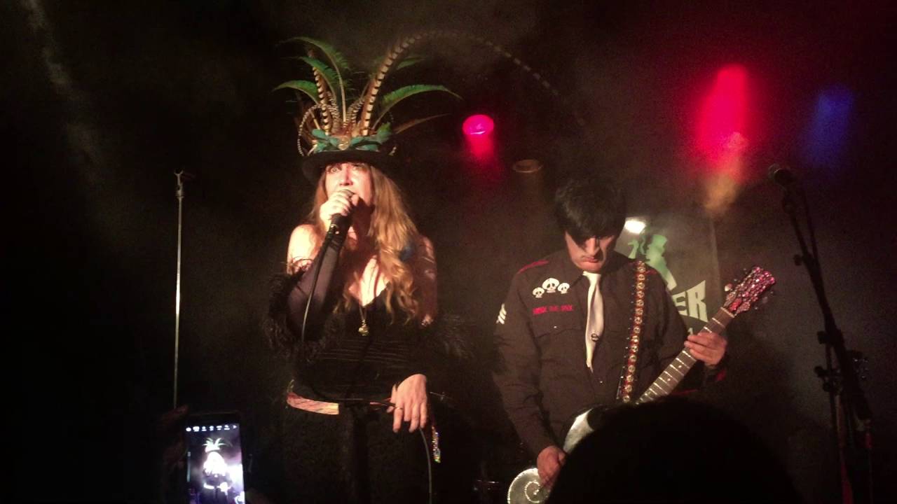 Inger Lorre singing 2 Cats at the Viper Room - YouTube