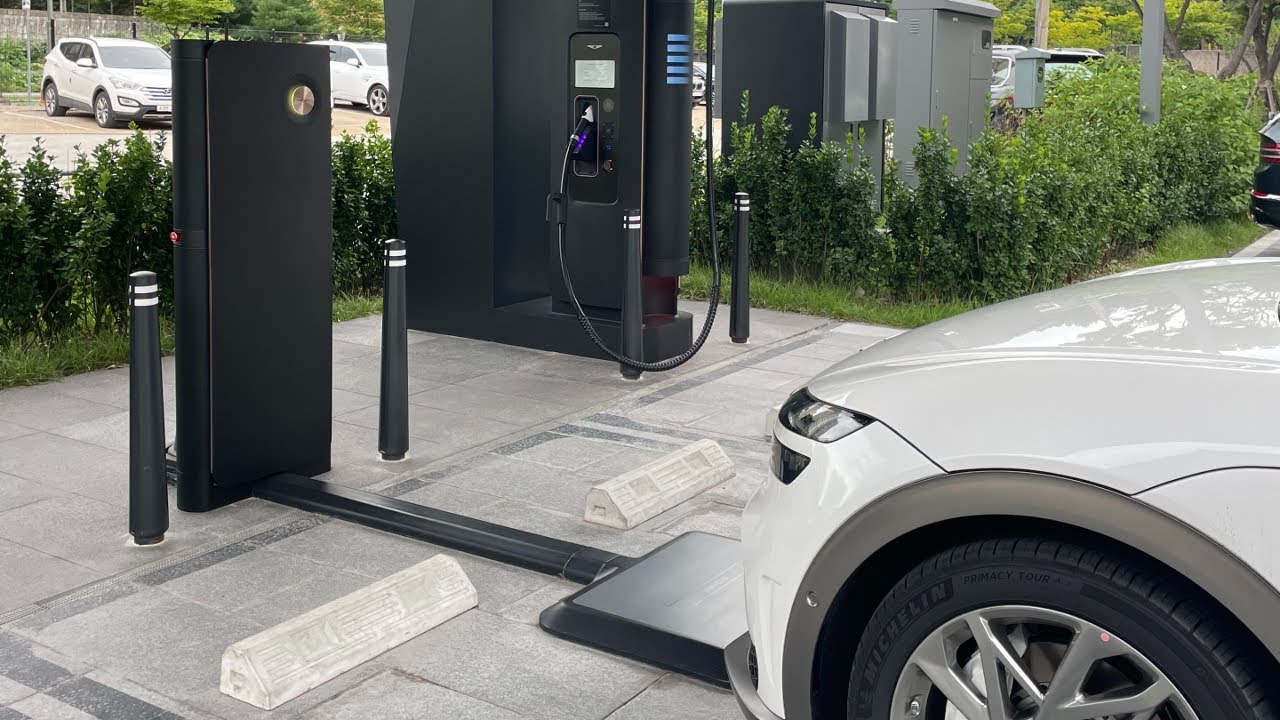 the world's first 11kW wireless charging system for EV - YouTube