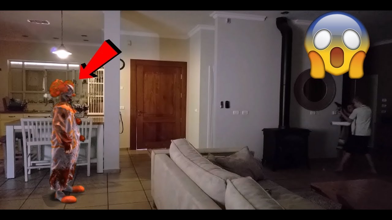 ליצן מפחיד בבית של ילדים בני 10 Clowns Prank fear Phobia - YouTube