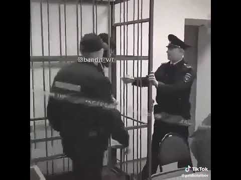 dustaq saxlanilan adam