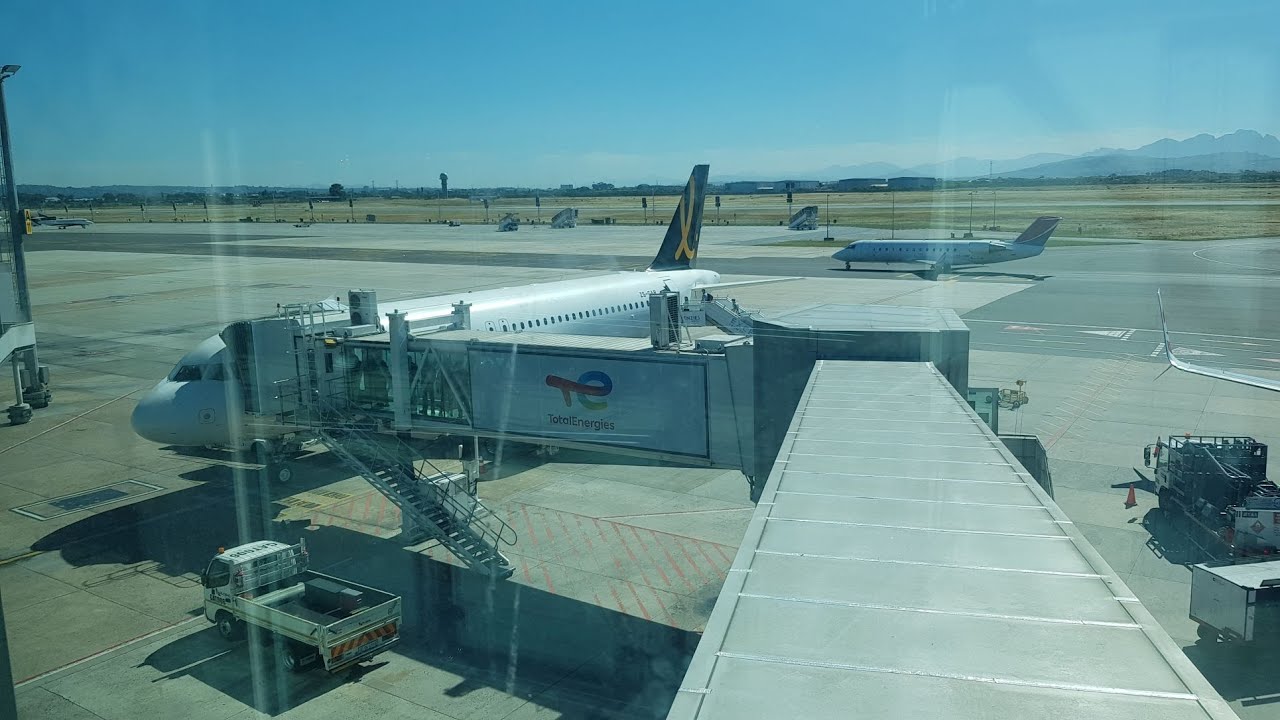 Flying onboard Lift flight GE102 from Cape Town to Johannesburg - YouTube