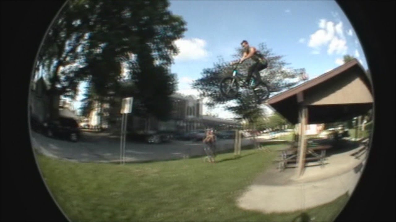 8 Foot BMX roofdrop - YouTube