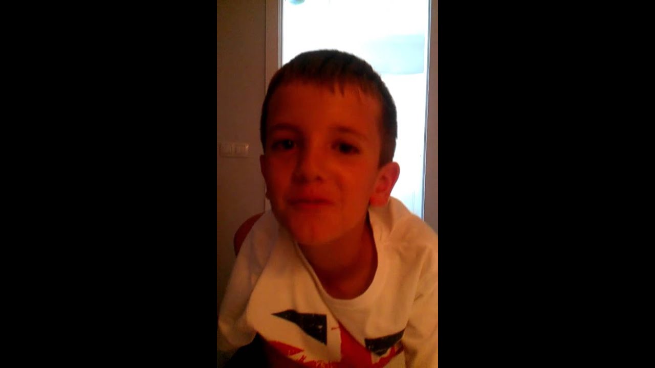 Smells of poooooooo - YouTube