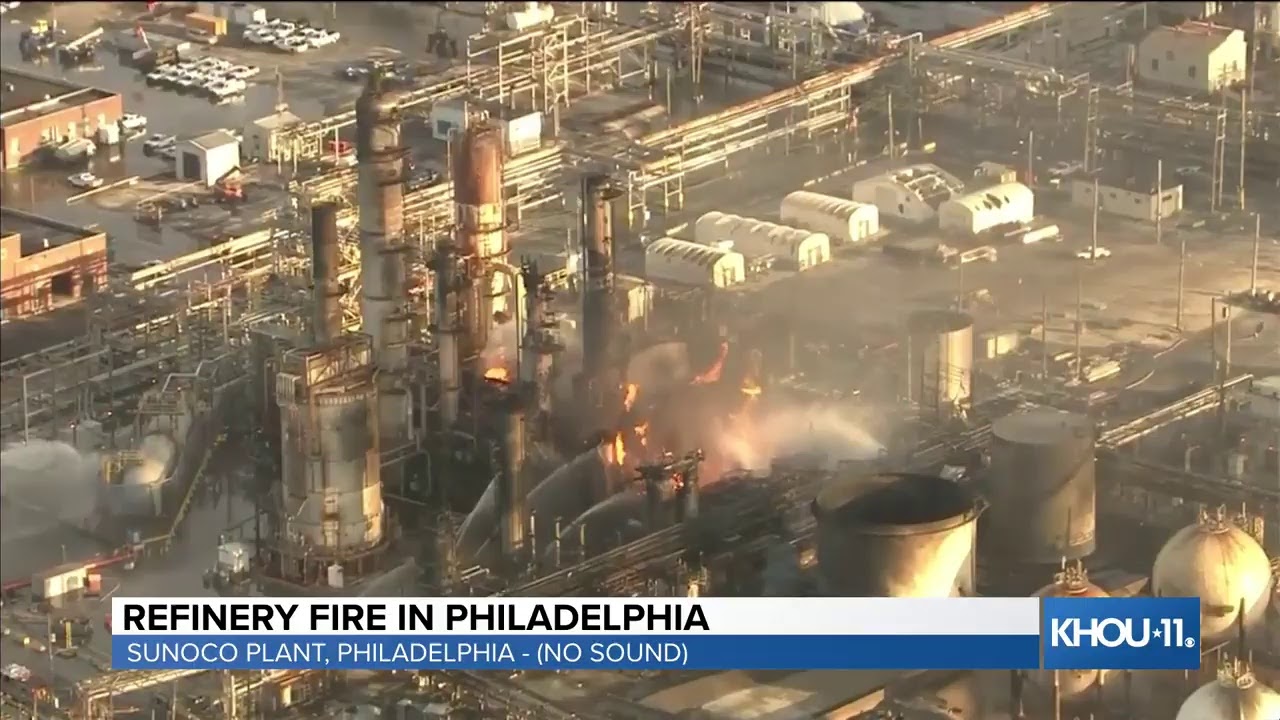 BREAKING: Refinery fire in Philadelphia - YouTube