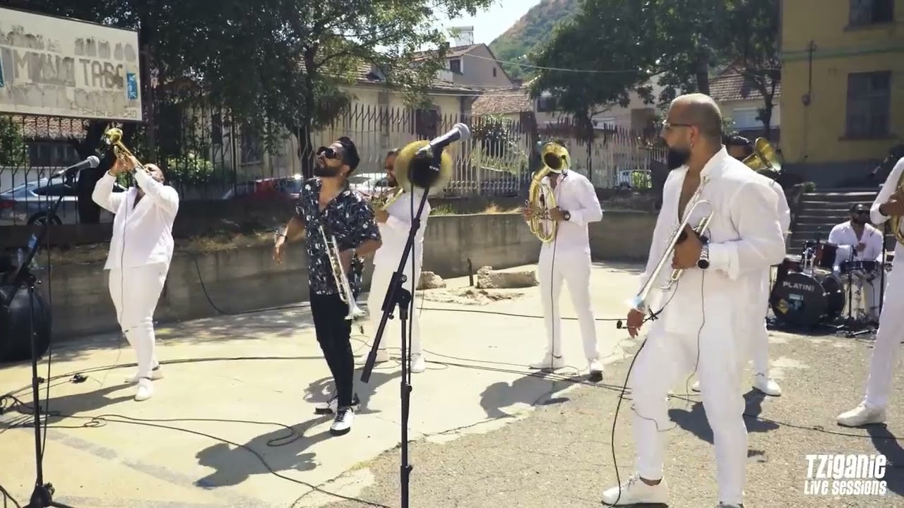 Dzambo Agusevi Orchestra - Romale - YouTube