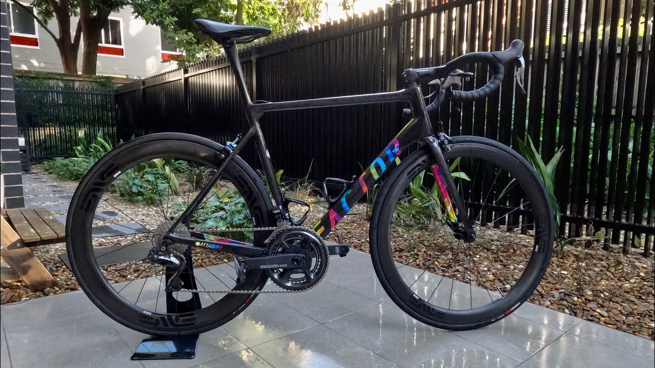 FACTOR 02 V.A.M. | deep focus slow motion | road bike - YouTube