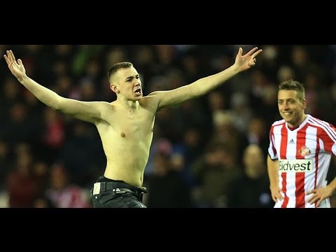 Sunderland Streaker invades pitch - Capital One Cup Sunderland Chelsea