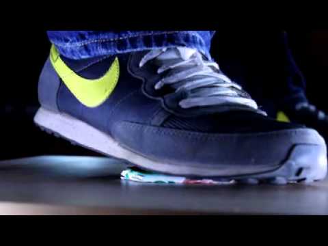 Nikes stomp - YouTube