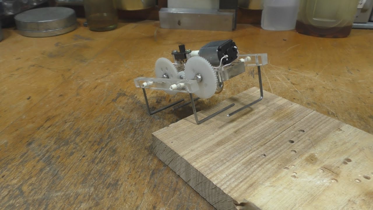 Simple walking mechanism. - YouTube