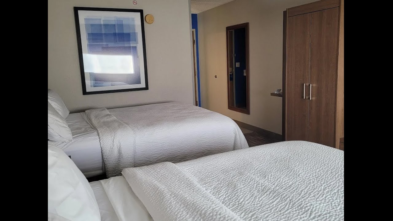 See inside room #304 Holiday Inn Express hotel Irwin (PA Tpk Exit 67 ...