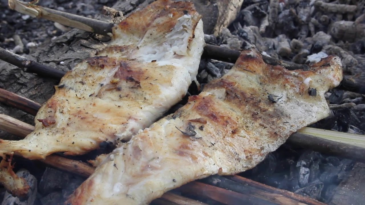 bushcraft cooking: knife and Fish - YouTube
