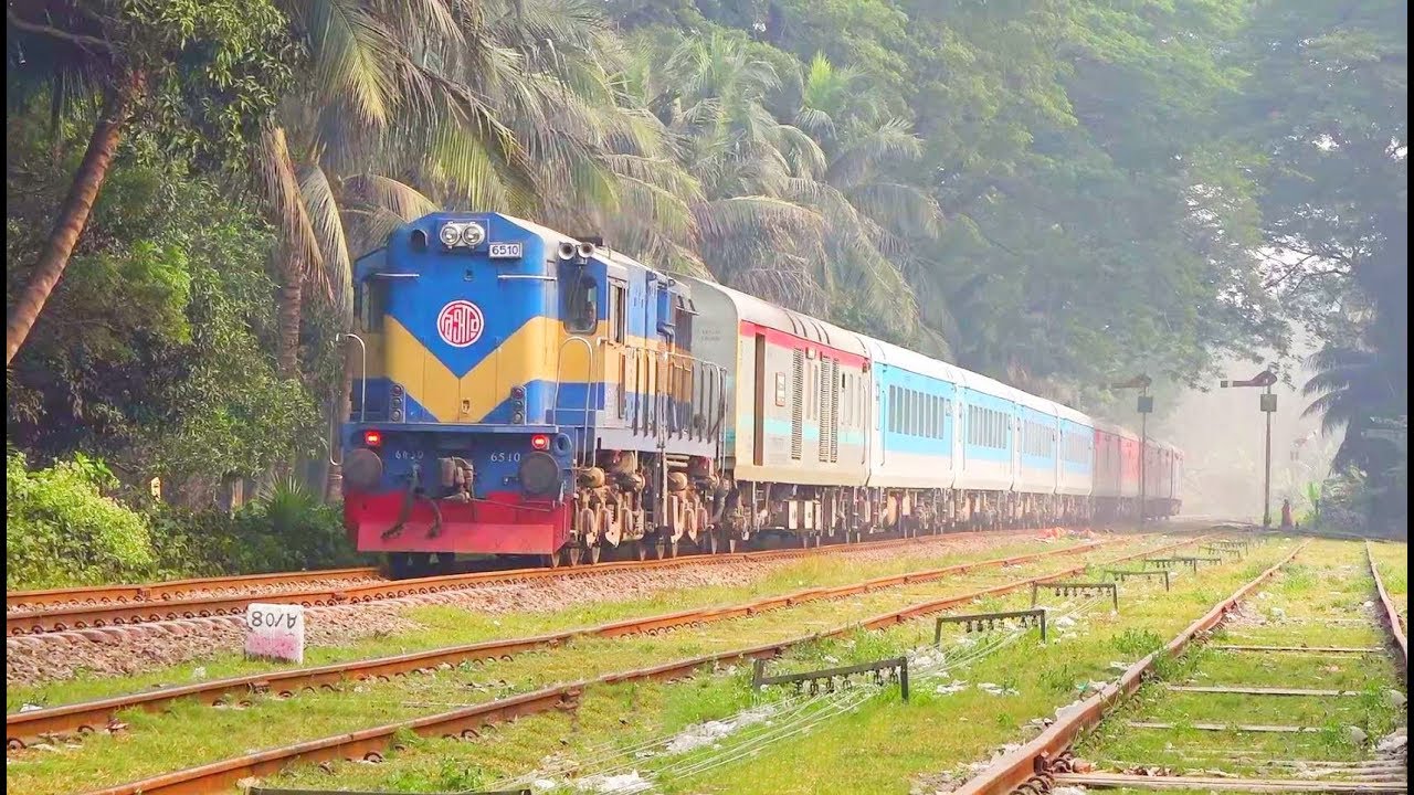 International Bandhan Express Train || Indian LHB Rake+Bangladeshi WDM ...