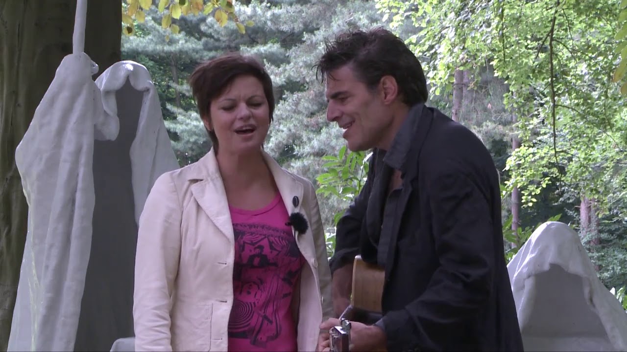 Ernst Löw en Deborah Ostrega over hun favoriet werk - YouTube