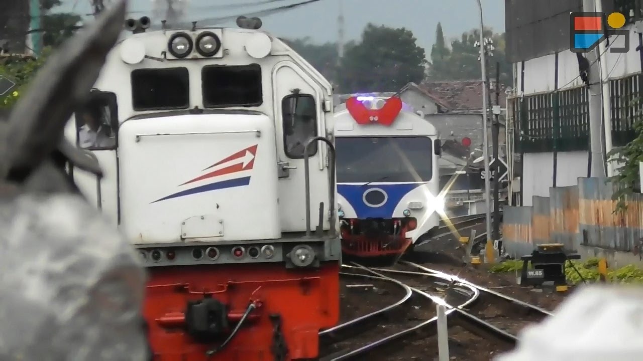 Momen Kejutan Kereta Api Inspeksi - YouTube