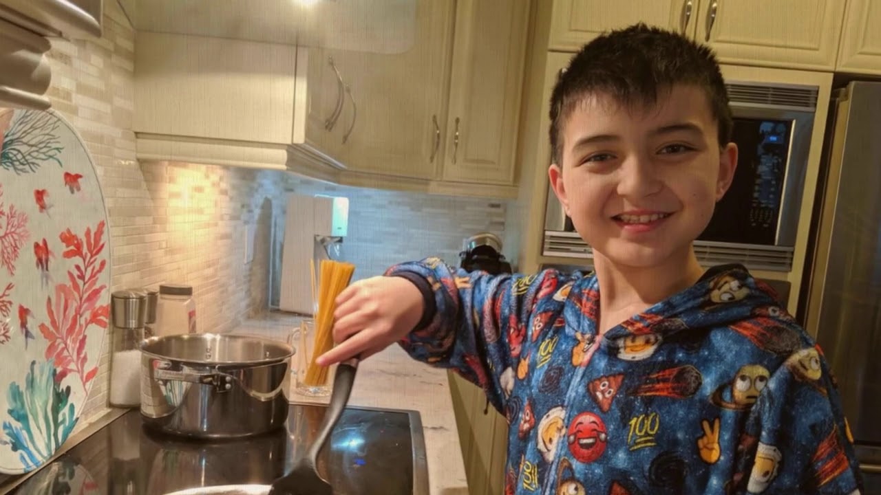 Chef Nathan Cooks - TASTY ITALIAN SAUSAGE LINGUINE - YouTube