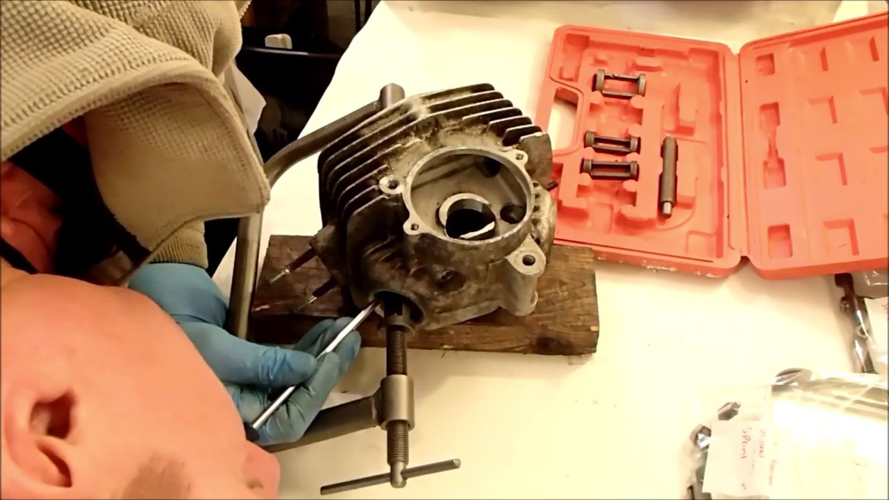 Honda CB125s restoration pt 4 Engine disassembly - YouTube