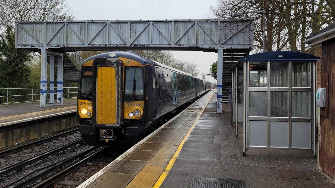 Minster Railway Station With Southeastern Class 375 EMU (375820) Train ...
