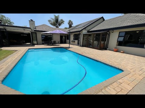 A DELUXE ENTERTAINERS DREAM FOR SALE - PARKRAND BOKSBURG R2 950 000