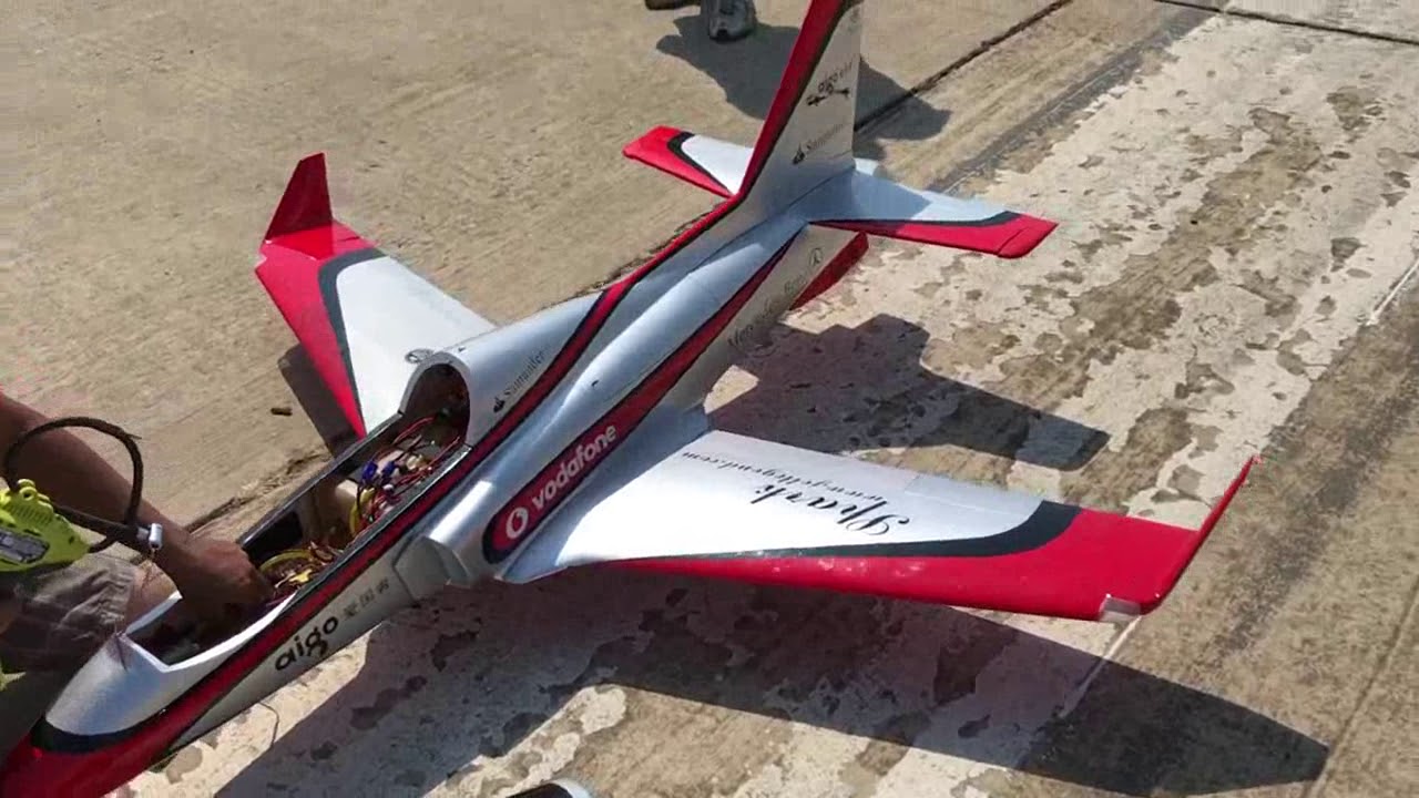 Roberts 1.9M jet legend viper 2ed flight - YouTube