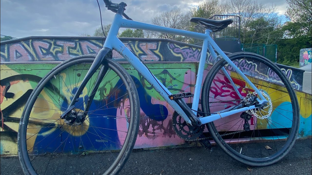 £100 Road Bike Vs Skatepark!!! - YouTube