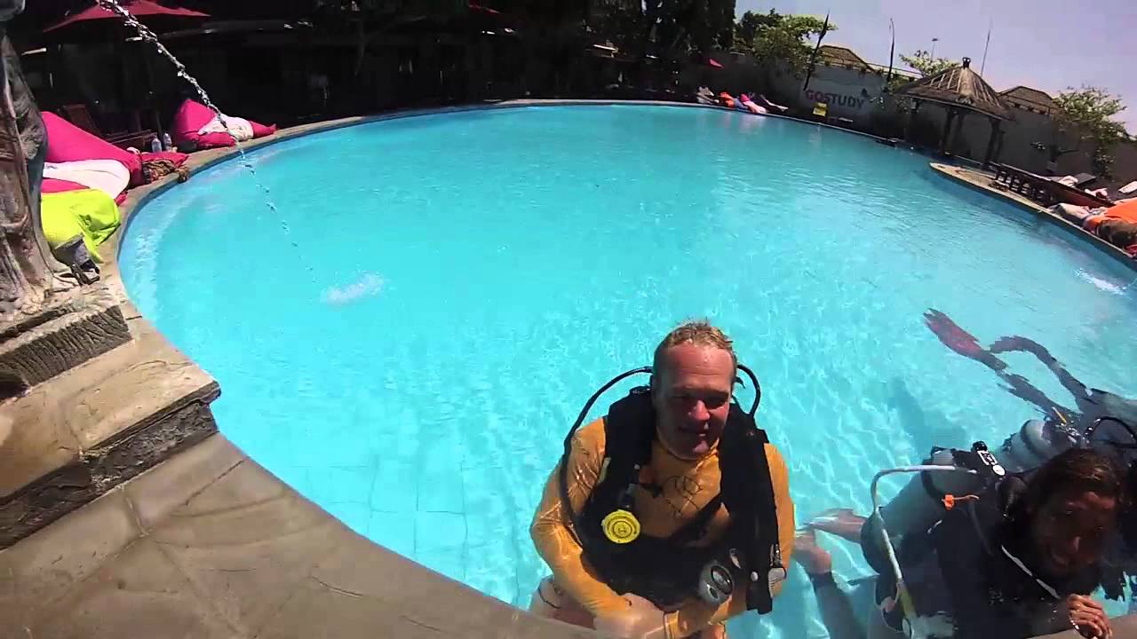 Introducing Diving to Norwegians! Go Atlantis Bali Diving!! - YouTube
