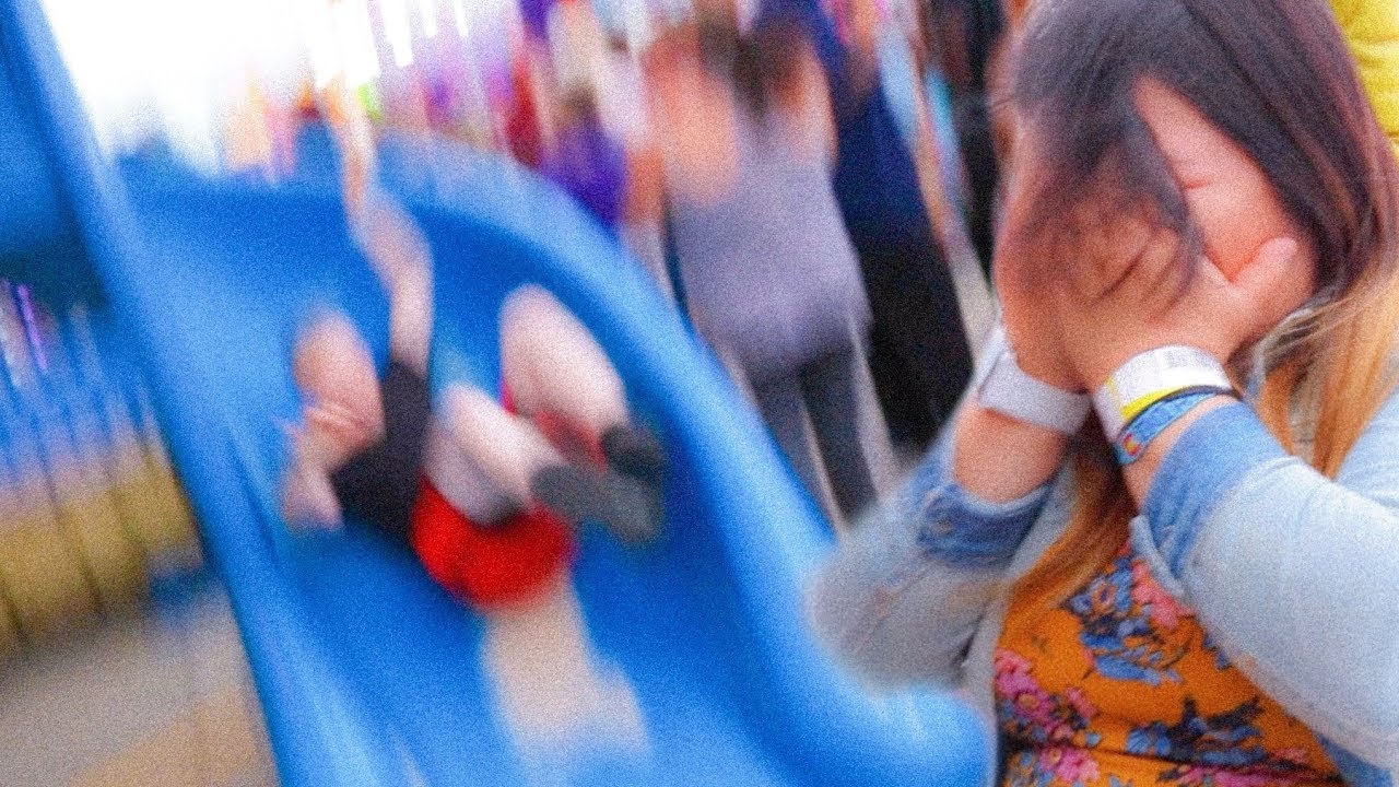 Embarrassing Slide Fail At The Sioux City Fair - YouTube