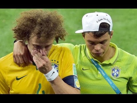 David Luiz llorando despues del partido (crying after the world cup ...