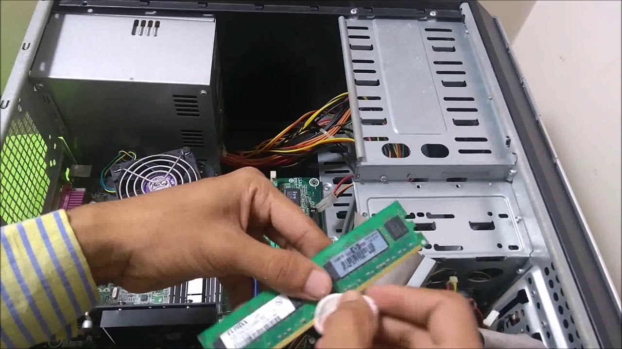 computer turn on but no display problem solved by cleaning ram - YouTube