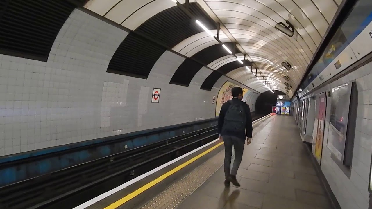 London Underground Victoria Line 2009 Stock Trains At Pimlico 5 ...