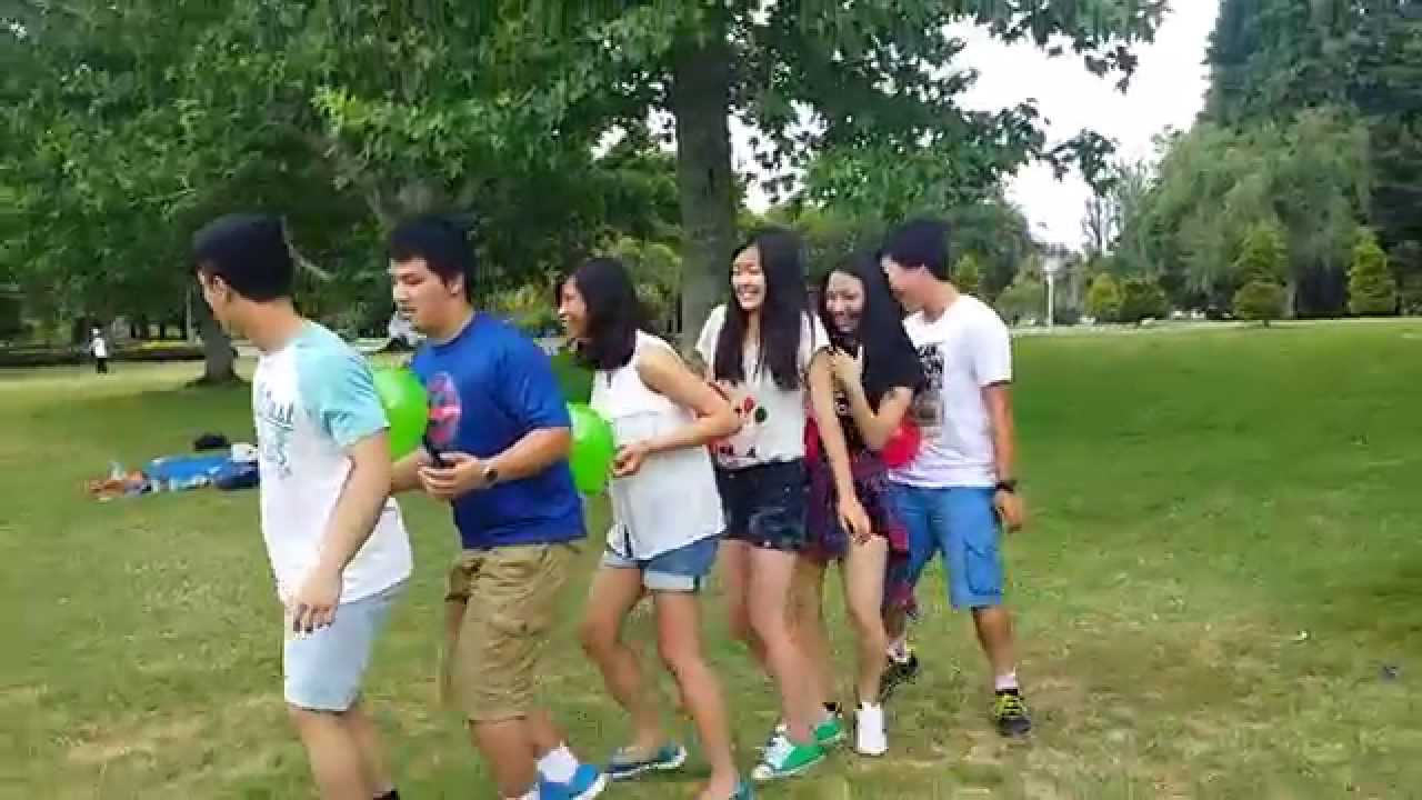 Balloon Worm Relay - YouTube