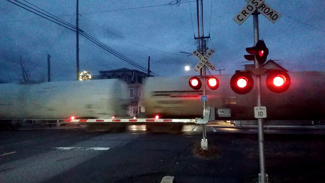 NS 37T in Walnutport on Saturday January 4th., 2020 around 5PM - YouTube