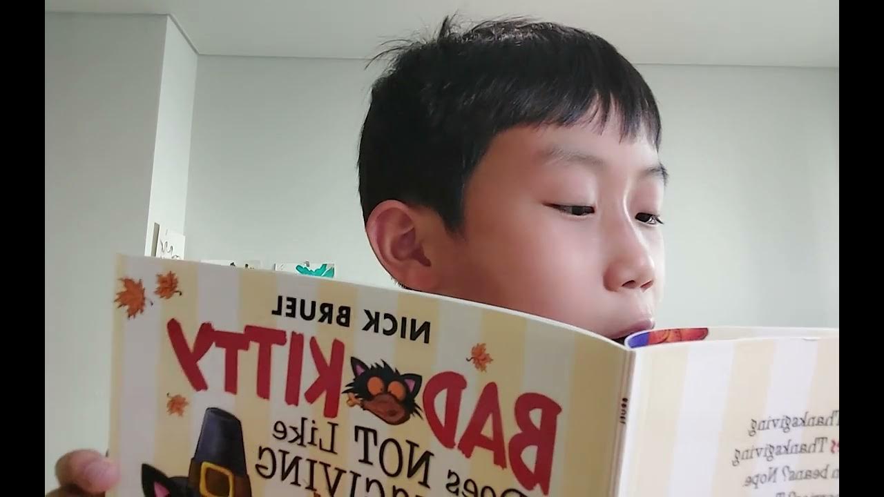 Bad kitty does not like Thanksgiving - YouTube