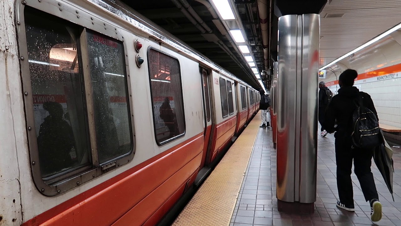 MBTA Orange Line: 6 Car Set of Hawker Siddeley 01200 Series Bound for ...