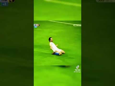 The longest knee slide in football - YouTube