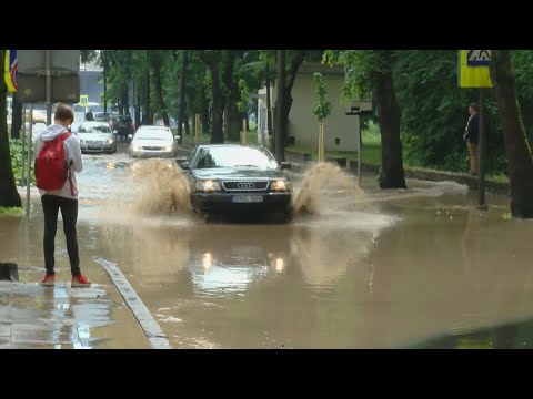 Išvyskite: pavasarinė liūtis užtvindė Kauną