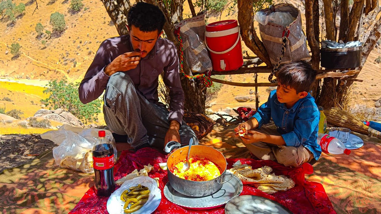 The difficult life of a nomadic man with his cousin in the mountains ...