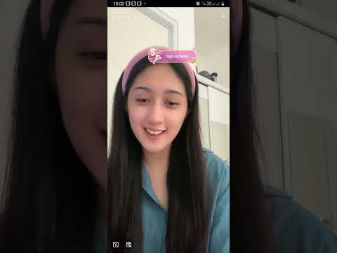 cewek imut dan senyuman manis live