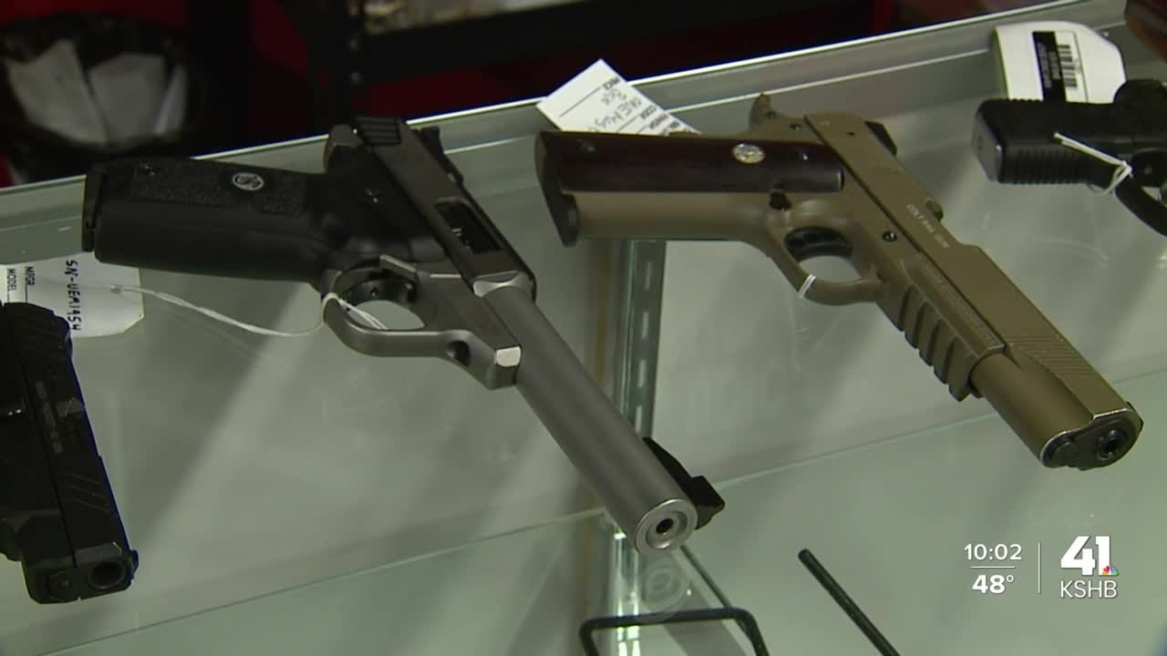 Gun expert urges parents to be more cautious with firearms - YouTube