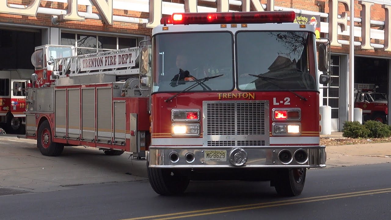 Trenton Fire Department Ladder 4 & Rescue 1 Responding - YouTube