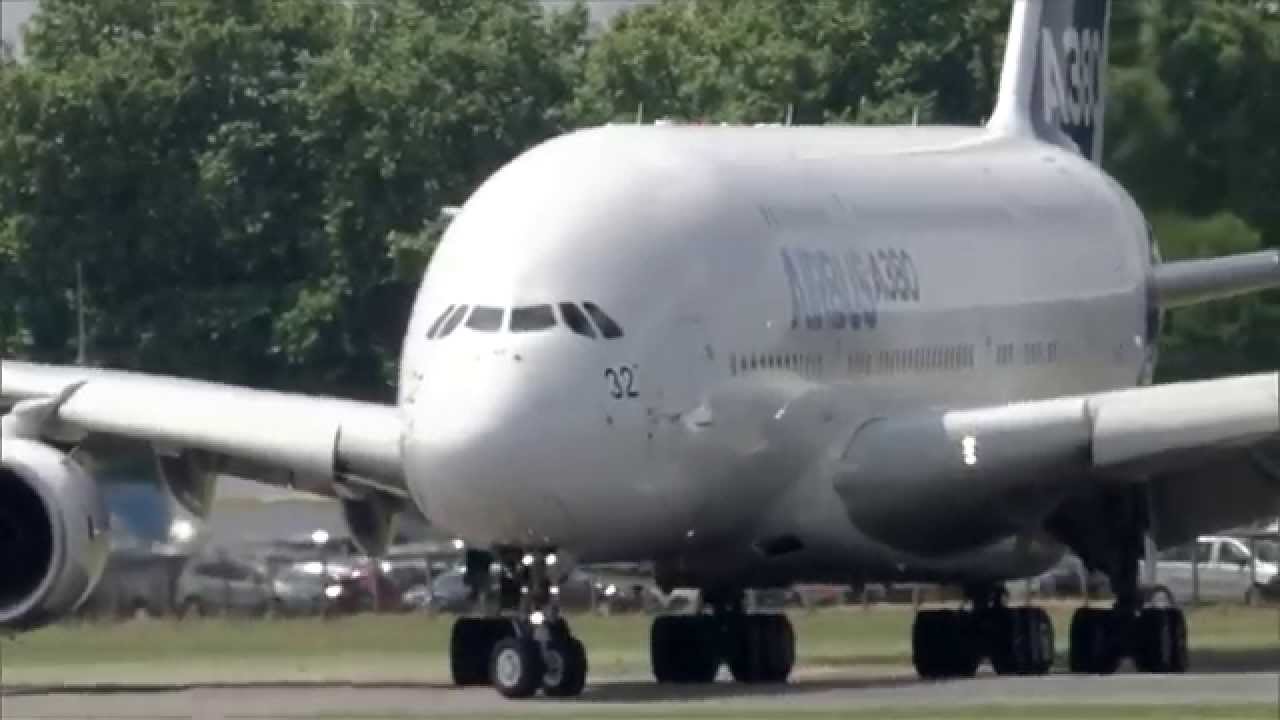 Paris Air Show 2015: Day Two highlights - YouTube