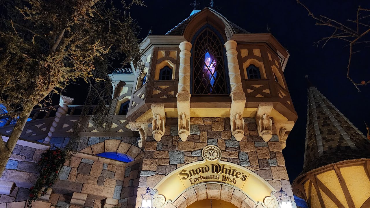 Snow White's Enchanted Wish - Full Ride at Disneyland - YouTube