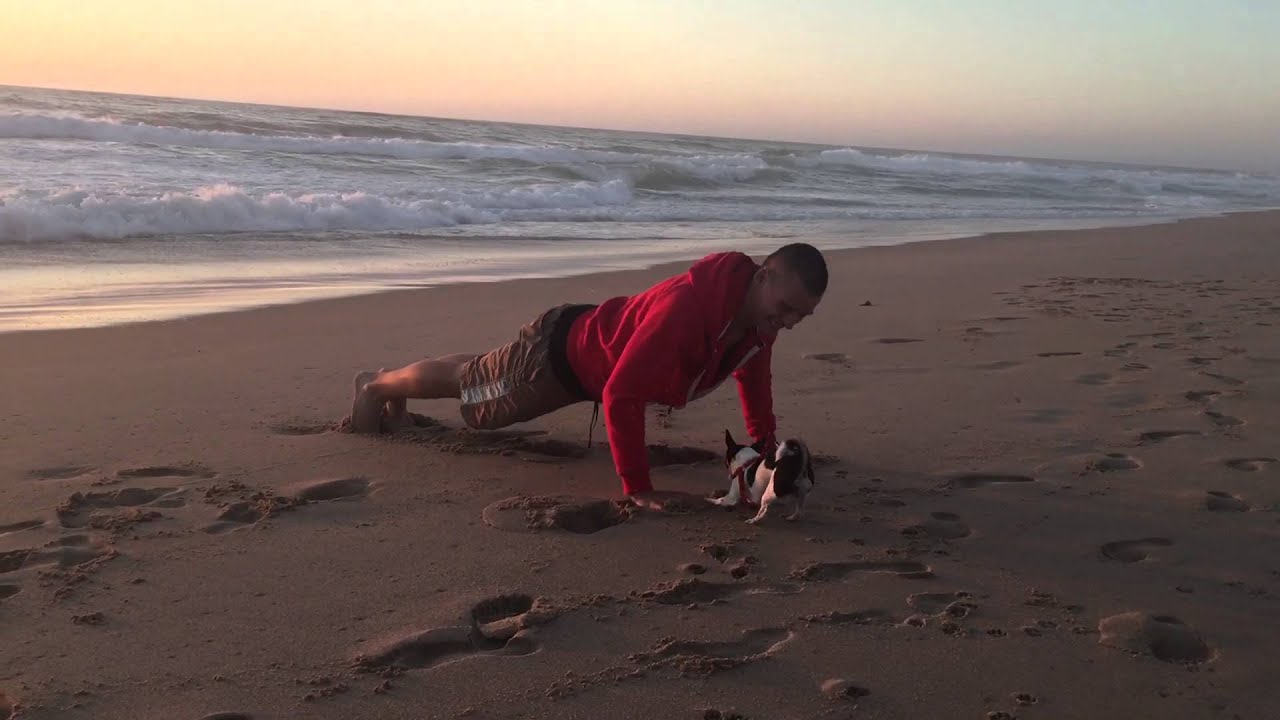 Push-ups on the Atlantic ocean - YouTube