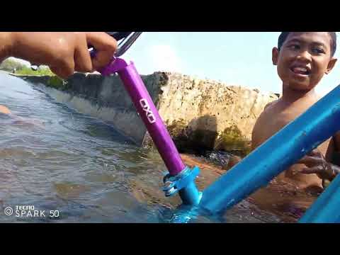Mandi di sungai part 1