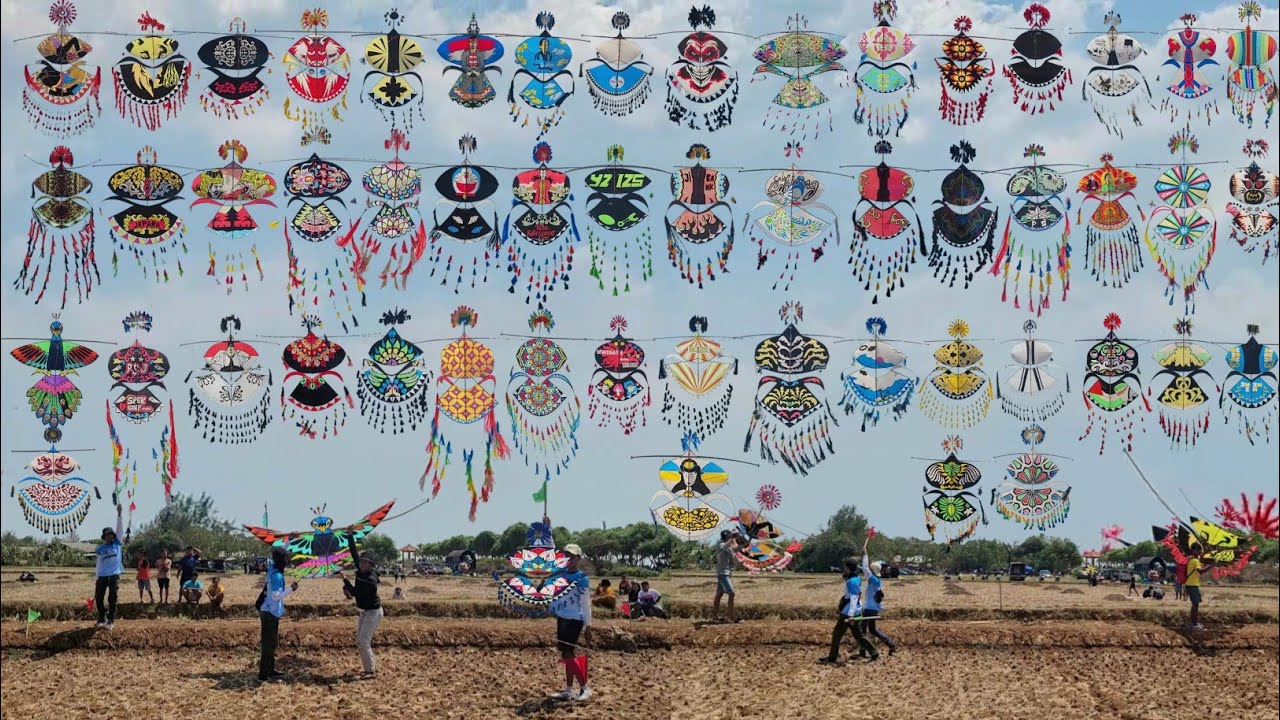 FULL RAME BANGET FESTIVAL LAYANGAN SOWANGAN MERAKAN PANTAI MPU RANCAK ...