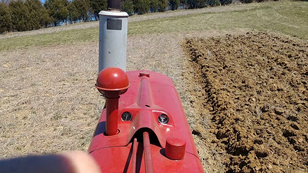 Super H farmall plowing - YouTube