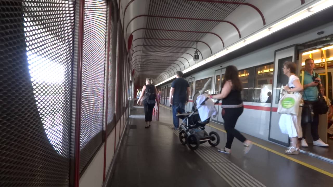Vienna U-Bahn Line U1 arriving at Donauinsel - YouTube